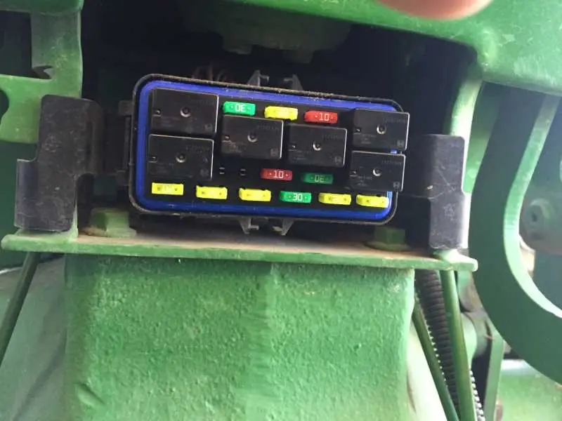 Esquema de caja de fusibles John Deere 5303